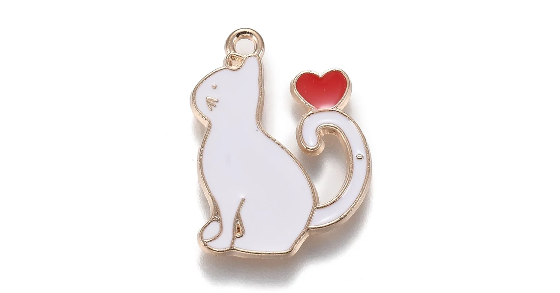Zománcozott fehér cica fityegő szívvel - Alapanyagok ékszerekhez ...